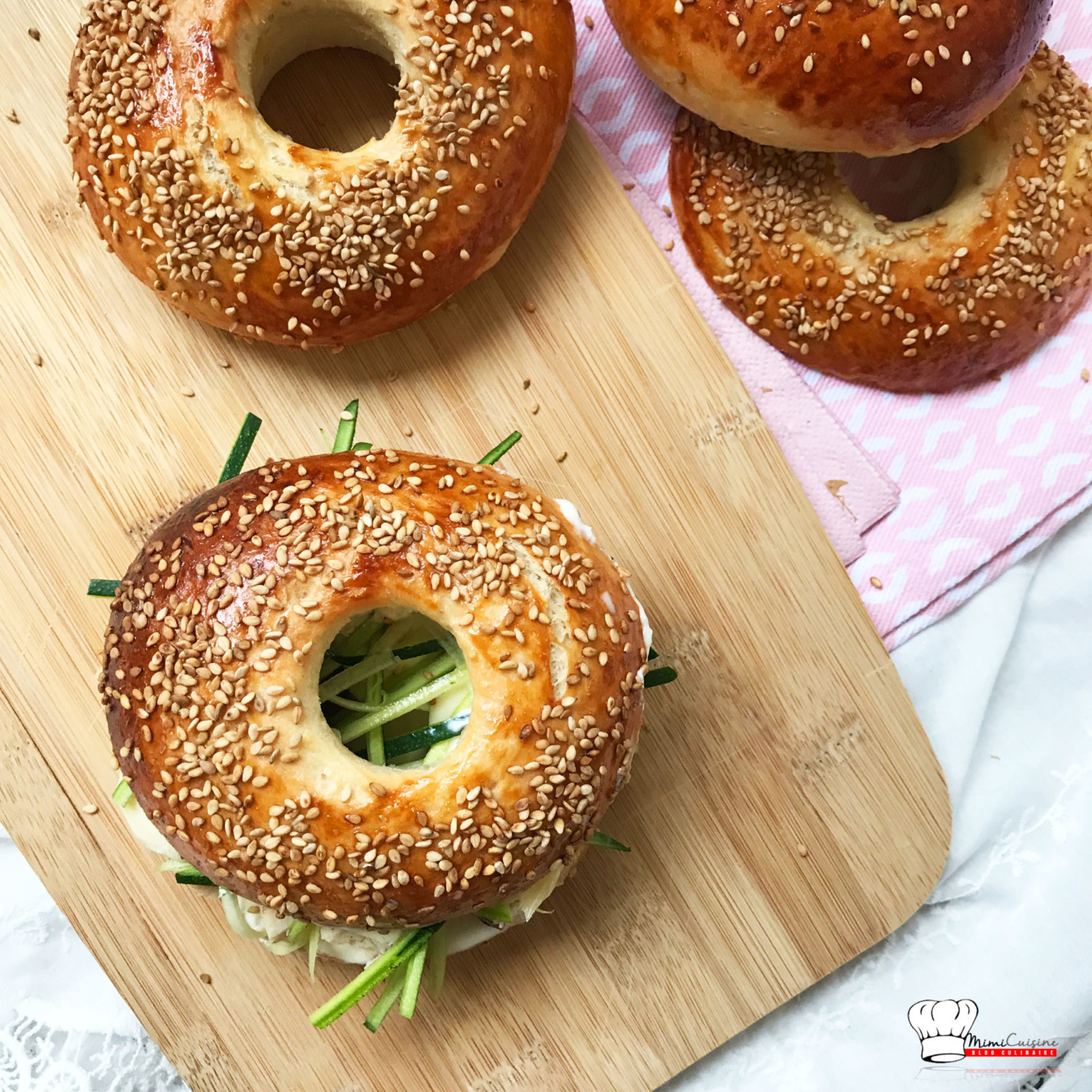 Bagels au Poulet Brie Courgette et sa sauce au miel – Mimi Cuisine