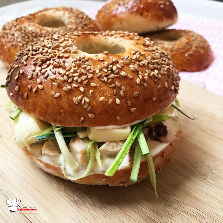 Bagels au Poulet Brie Courgette et sa sauce au miel – Mimi Cuisine